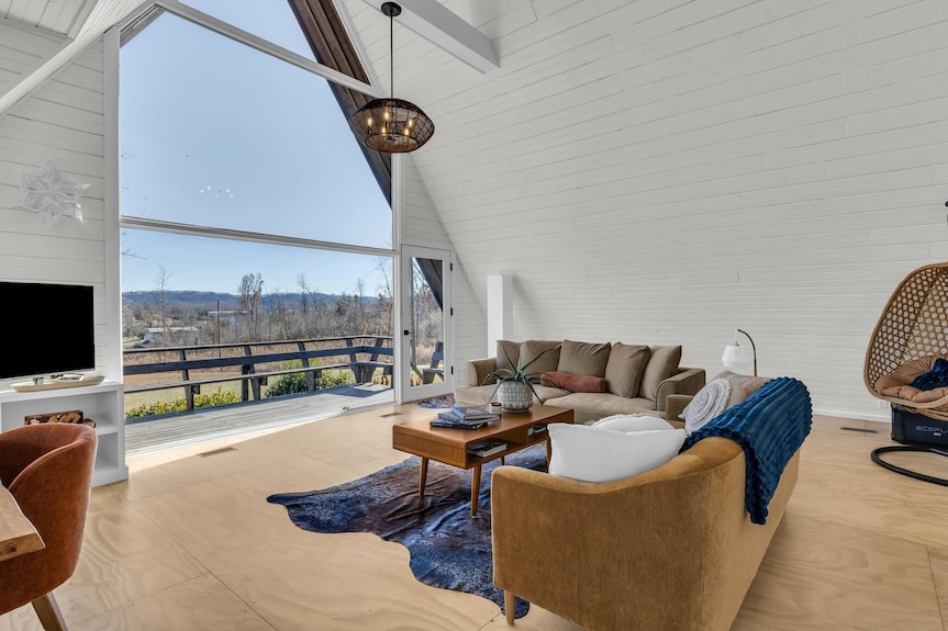 Modern 4 Bedroom A-frame On 21 Private Acres - Paradise Cove, Harrison