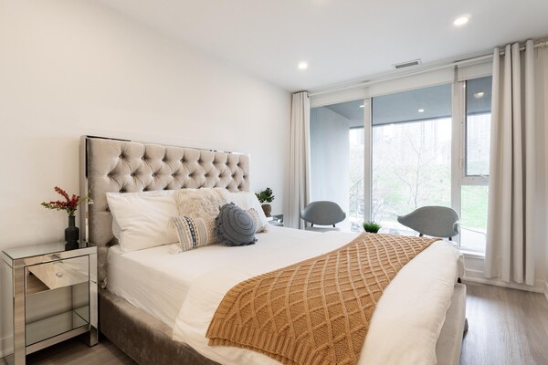 Rivetstays - Dan Leckie - Toronto