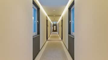 2 quartos, com decoração personalizada, com mobília individualizada