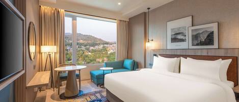 Minibar, cofre no quarto, cortinas/cortinados opacos