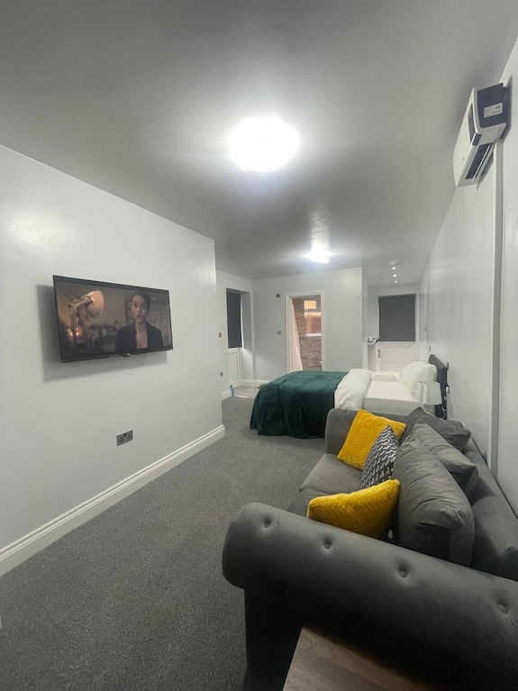 Studio Flat In Romford, London With Private Entrance, Kitchen And Private Toilet - Brentwood
