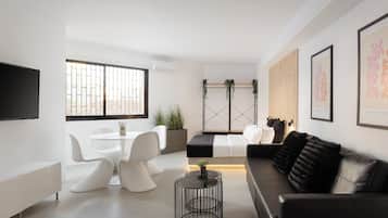 Suite Comfort | Sala de estar | Smart TV de 43 polegadas com canais digitais