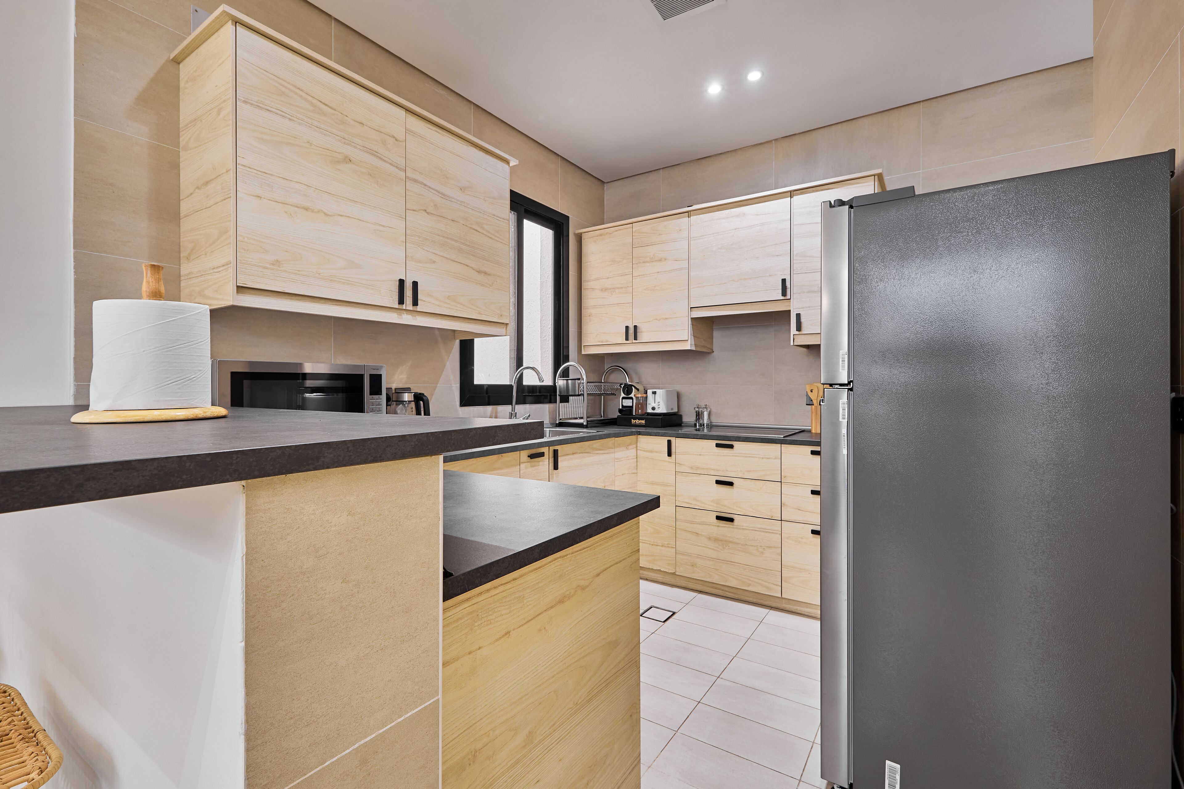 Apartamento Premium, 3 quartos | Cozinha privada | Um frigorífico, um forno, uma placa de cozinha, uma cafeteira/bule 