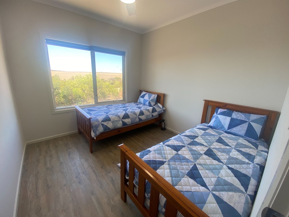 Sand Castles - short walk to beach! Off peak special! - Point Souttar ...