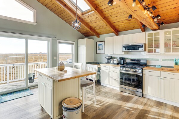 Walk To Beach: Water-view Seabrook Sanctuary - Exeter, NH