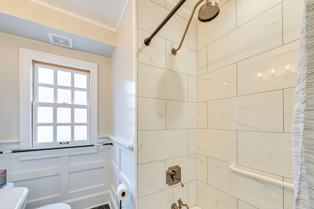 Walk To Uk Campus: Charming Home W/ Patio! - Lexington, KY