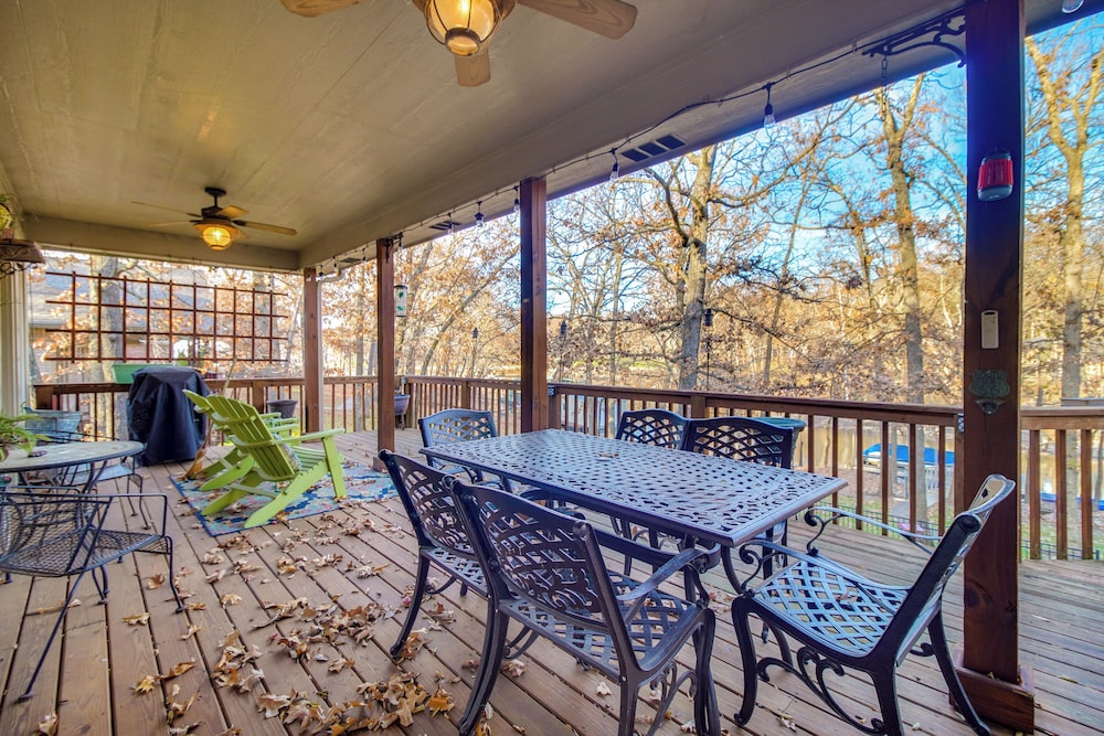Lakefront Home W/ Furnished Deck In Grove! - Grove