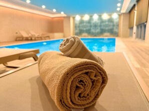 Piscina interior, piscina exterior 