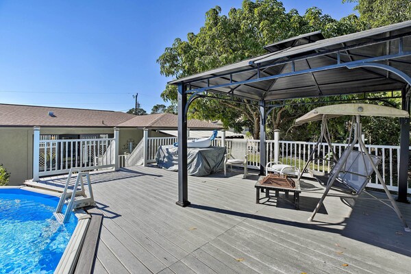 Pet-friendly Oasis W/ Deck & Fire Pit In Bokeelia! - Sanibel Island, FL