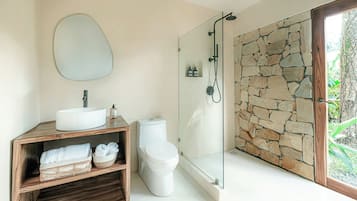Bangalô conforto, varanda, vista para o jardim | Banheiro | Chuveiro, chuveiro com efeito de chuva, secador de cabelo