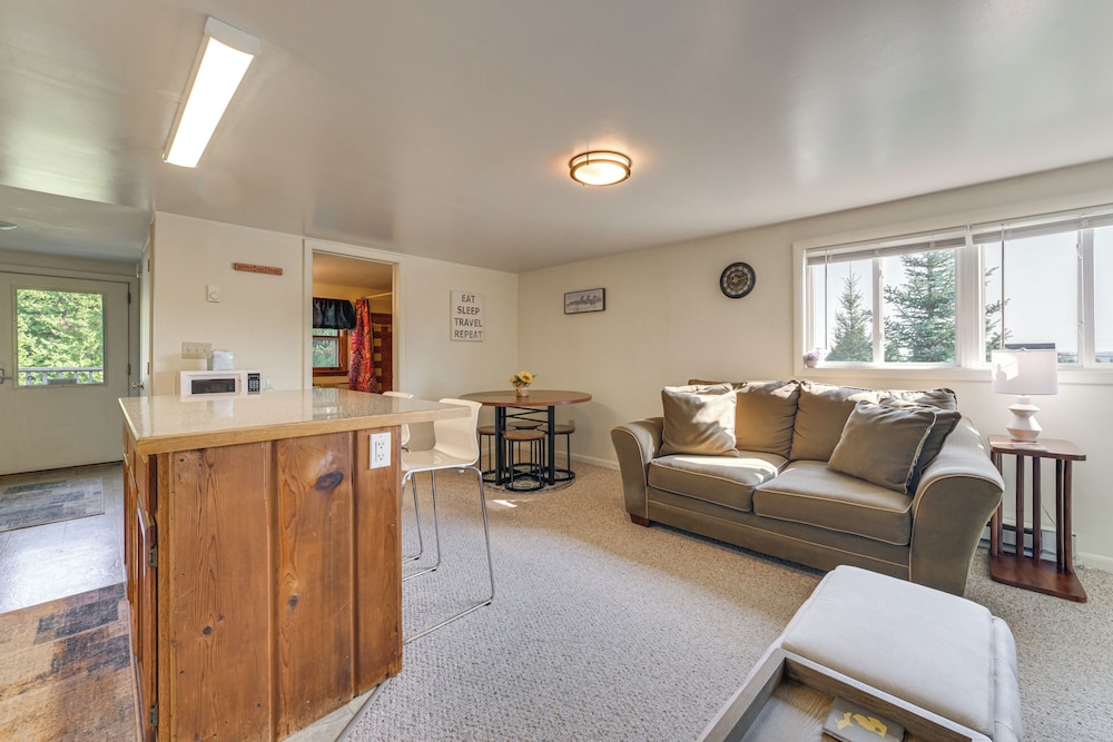 Cozy Apt < 1 Mi Near Lake Huron & Mackinac Island! - St. Ignace, MI