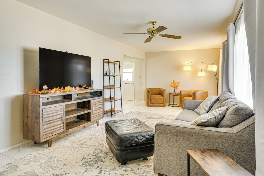 8 Mi To State Farm Stadium: Home In Youngtown - Phoenix, AZ