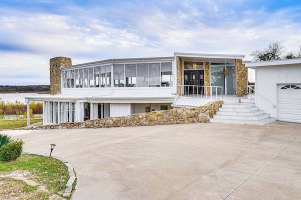 Luxury Lakefront Retreat W/ Dock In Runaway Bay - Runaway Bay, TX