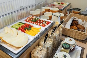 Pequeno-almoço completo diário incluído 