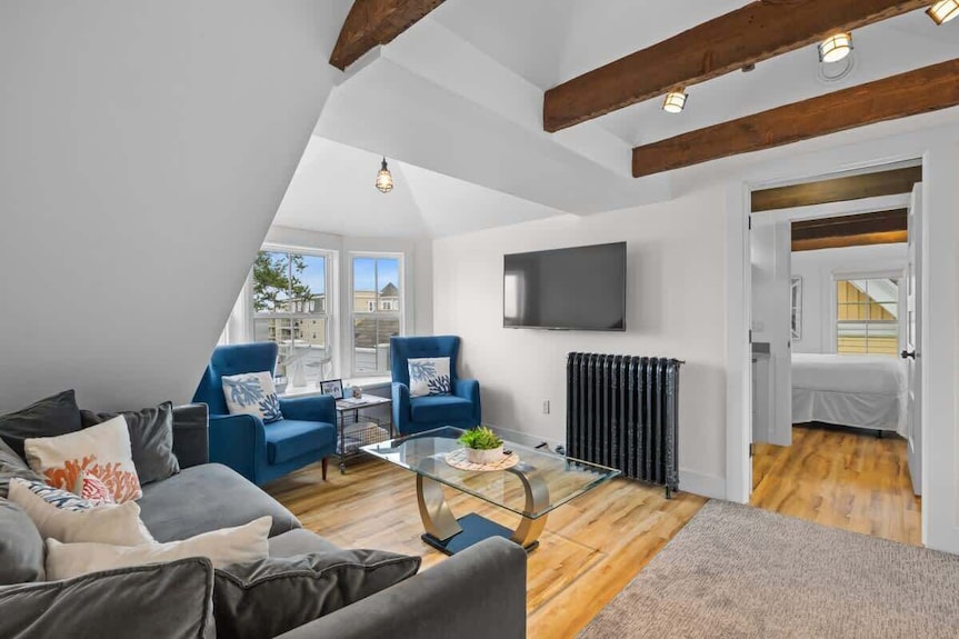 Waterfront Loft King Penthouse Downtown Ch'town - Prince Edward Island