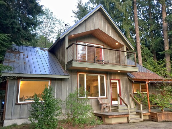 Mt Baker Rim Cabin 70 A Pet Friendly Vacation Home With A Hot Tub And Wifi - Glacier, WA