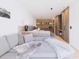 Apartamento de Luxo em Condomínio Fechado, vista para a montanha | 2 quartos, cortinas/cortinados opacos, quartos insonorizados 