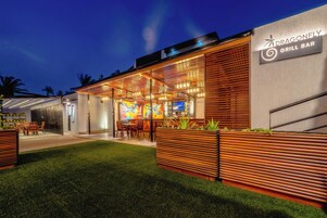 Bar junto à piscina