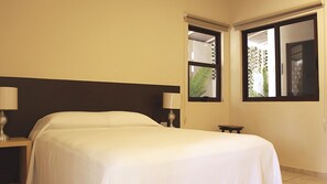 Cofre no quarto, secretária adequada para computadores portáteis