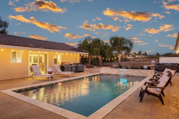 Bordeaux By Avantstay Private Pool, Hot Tub & Game Room Near Temecula - Vitagliano Winery, Temecula