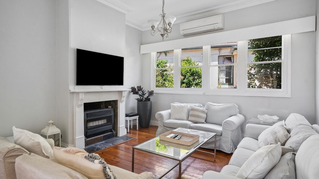 Charming House In Woolwich - Crows Nest