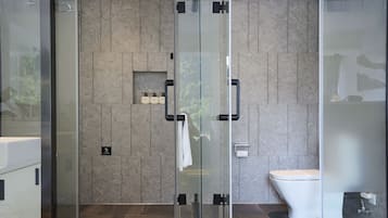 Quarto grand | Banheiro | Chinelos, toalhas de banho