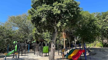 Área de recreio para crianças (ao ar livre)