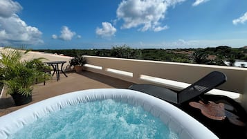 Estúdio júnior, 1 cama King e sofá-cama, geladeira, vista para o campo de golfe | Terraço/pátio