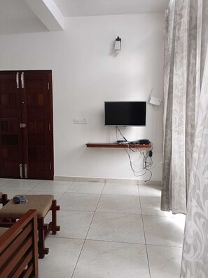 Quarto casal luxo | Escrivaninha, Wi-Fi de cortesia