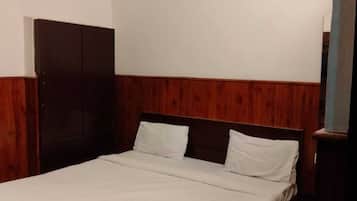 Quarto Deluxe, Vista para a cidade | Secretária, secretária adequada para computadores portáteis
