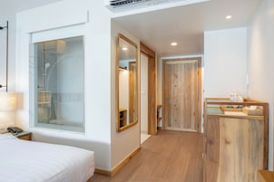 Quarto Deluxe, vista para o mar | Minibar, Wi-fi grátis, roupa de cama fornecida