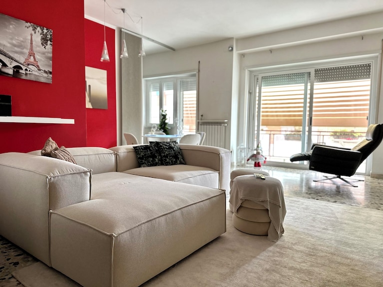 Sea View Paradise: 2-bed Coastal Retreat - Terracina