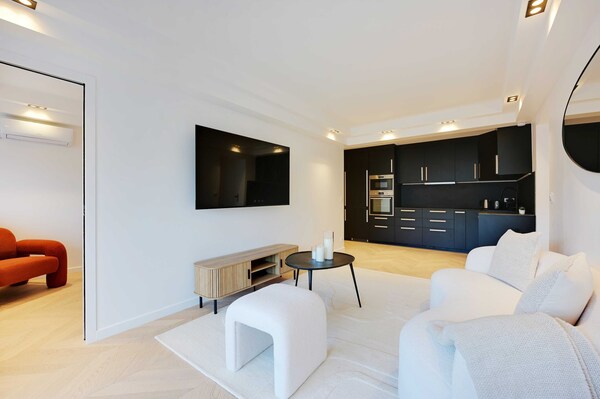 Charming Apt With Ac & Balcony - Suresnes