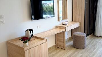 Quarto Quádruplo Familiar, vista para a montanha | Secretária, quartos insonorizados, Wi-fi grátis