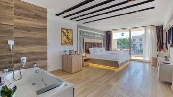 Suite Romântica, varanda, vista para a montanha | 1 quarto, secretária, quartos insonorizados, Wi-fi grátis