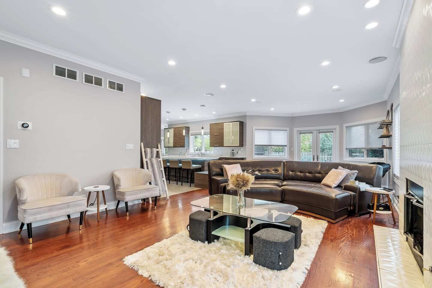 Spacious 6-bedroom Home  Comfortably Accommodates 12 Persons With 2 Kitchens, Full Workout Gym, Ninja Gym & 5.5 Bathrooms  Perfect For Groups & Families Near Chicago. - Deerfield, IL