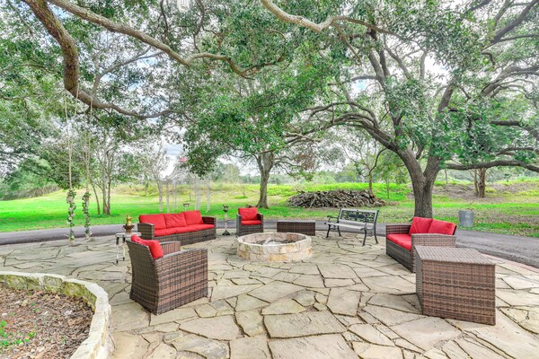Family Home On 30 Acres In Manvel! - Sandy Point, TX