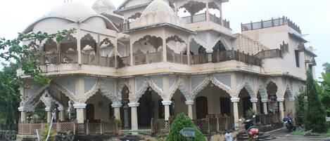 Fachada da propriedade