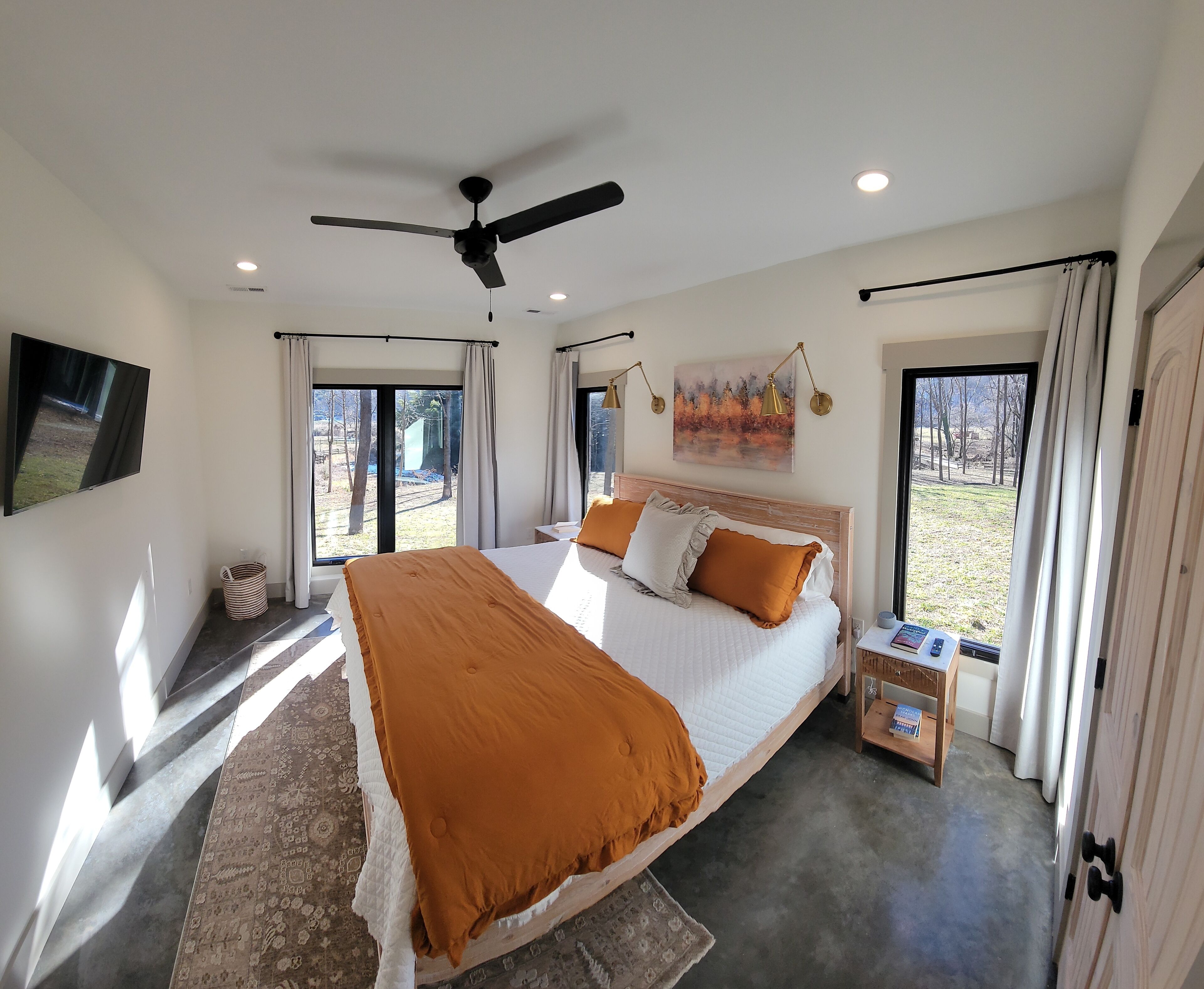 The Black Ace Is Creek Front & Minutes To Town - Clayton, GA