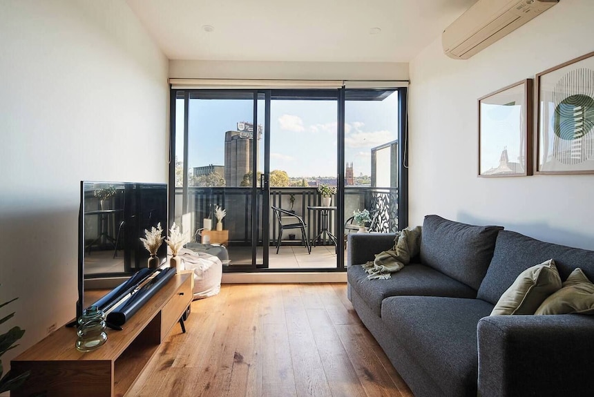 Urban Drift Cosy Balcony Nook Near Waterfront - North Shore