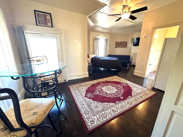 Studio Apt #9 In A Historical Downtown Home - 베이시티