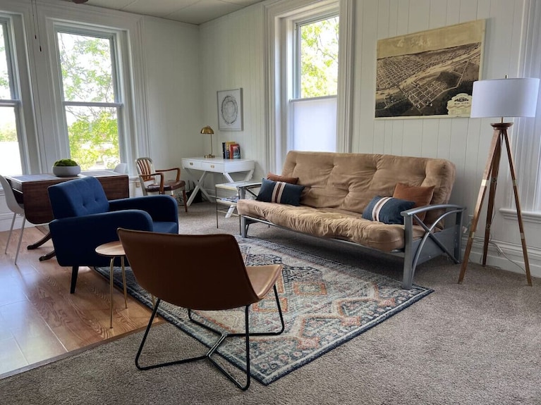 James Entire Apt @ The Historic Mccormick House - 貝城