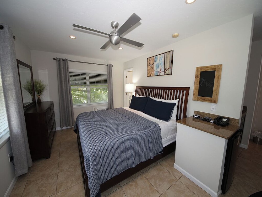 Charming 1-bedroom, beachfront condo in serene Longboat Key with WiFi ...