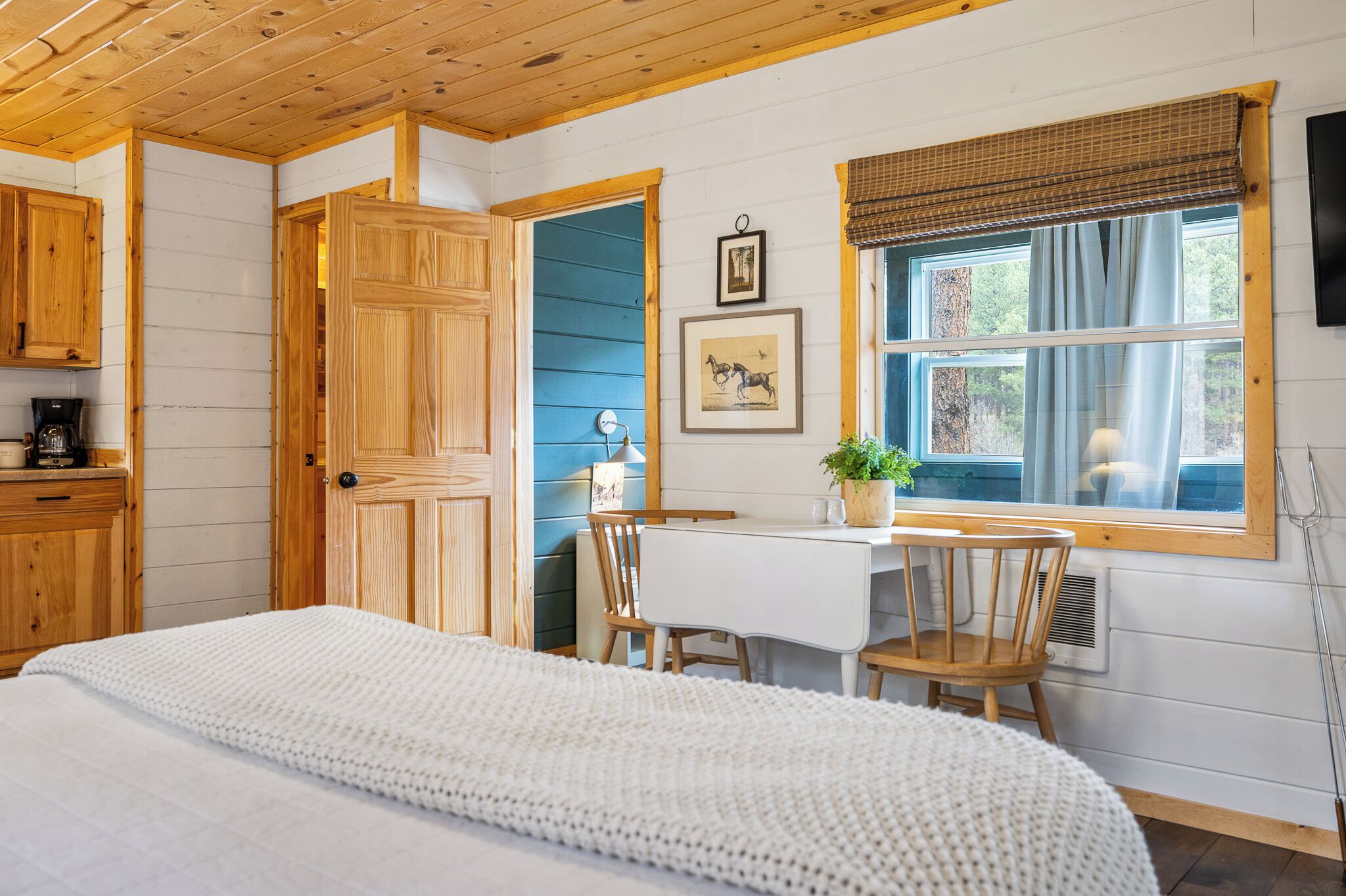 The Blue Bird Cabin - Custer, SD