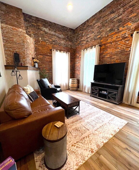 Newly Remodeled-modern 3bd/2bth Apt In Downtown Sandusky - Sandusky