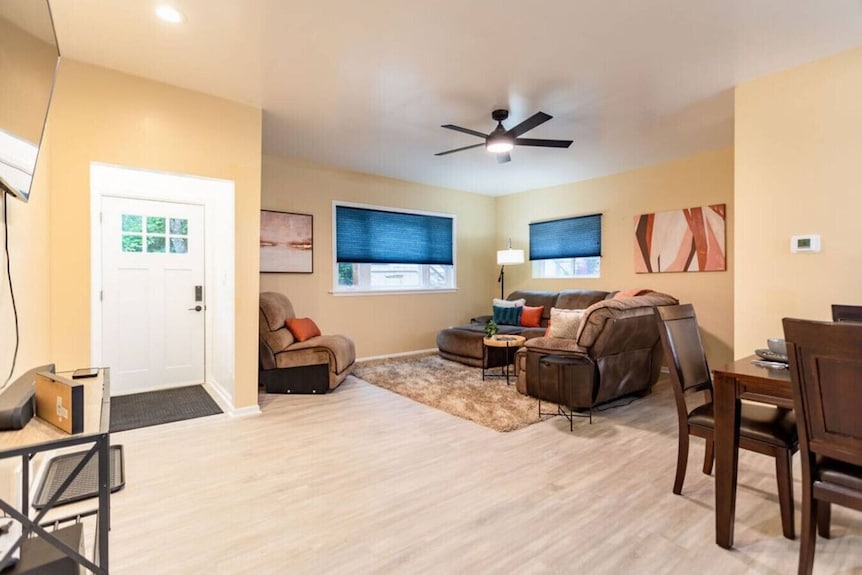 3br Gem Near Hot Spots - Deck - Pittsburgh, PA