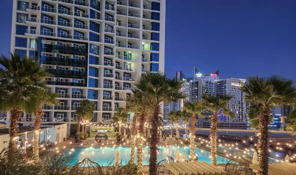 Vogue Damac Prive Near Burj Khalifa & Dubai Mall - Dubai