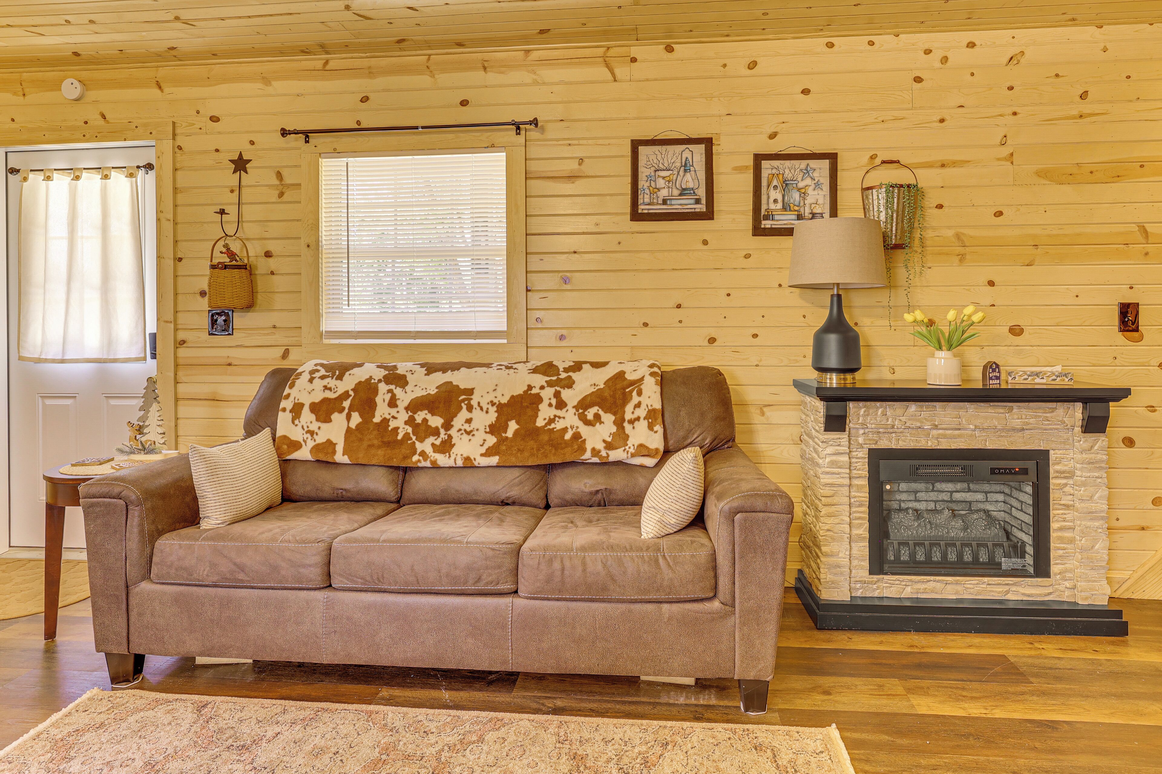 On 40 Acres: Charming Cabin In Zanesville! - Ohio