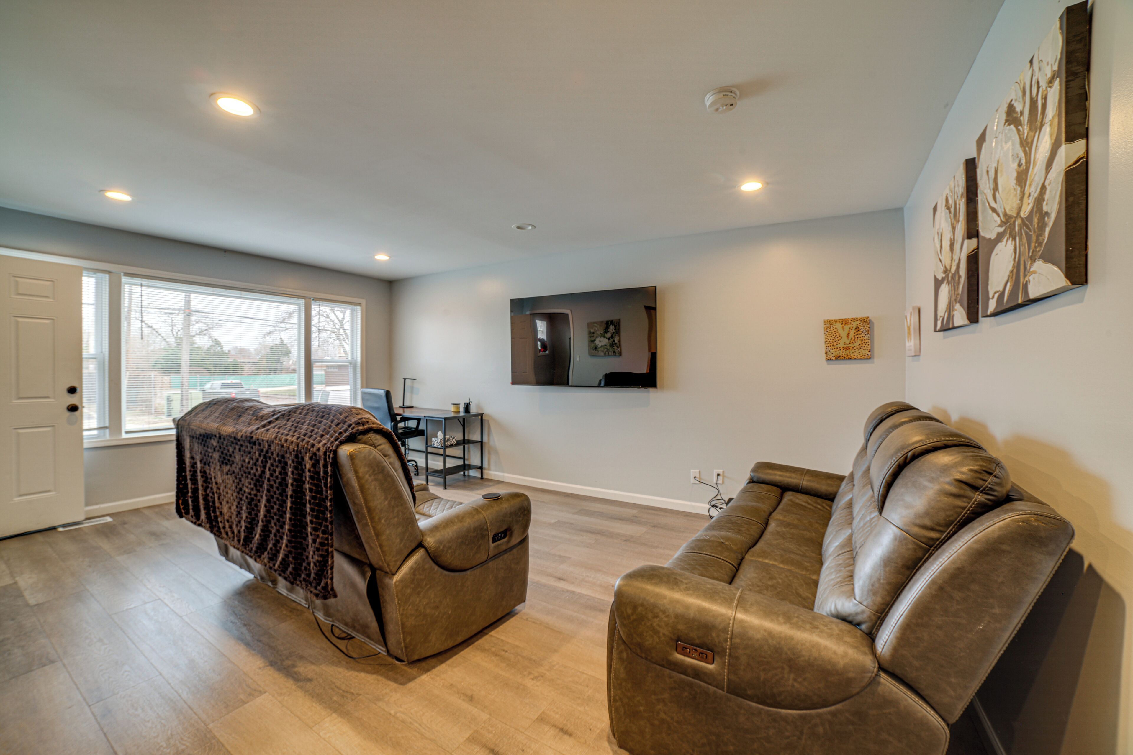 4 Mi To Lake Michigan: East Chicago Home W/ Grill - Hammond, IN