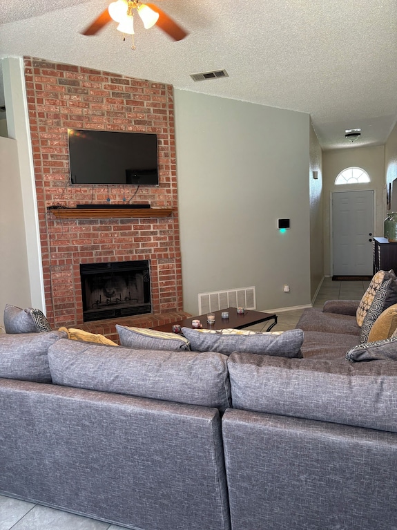 Spacious Home W/large Backyard - 基林